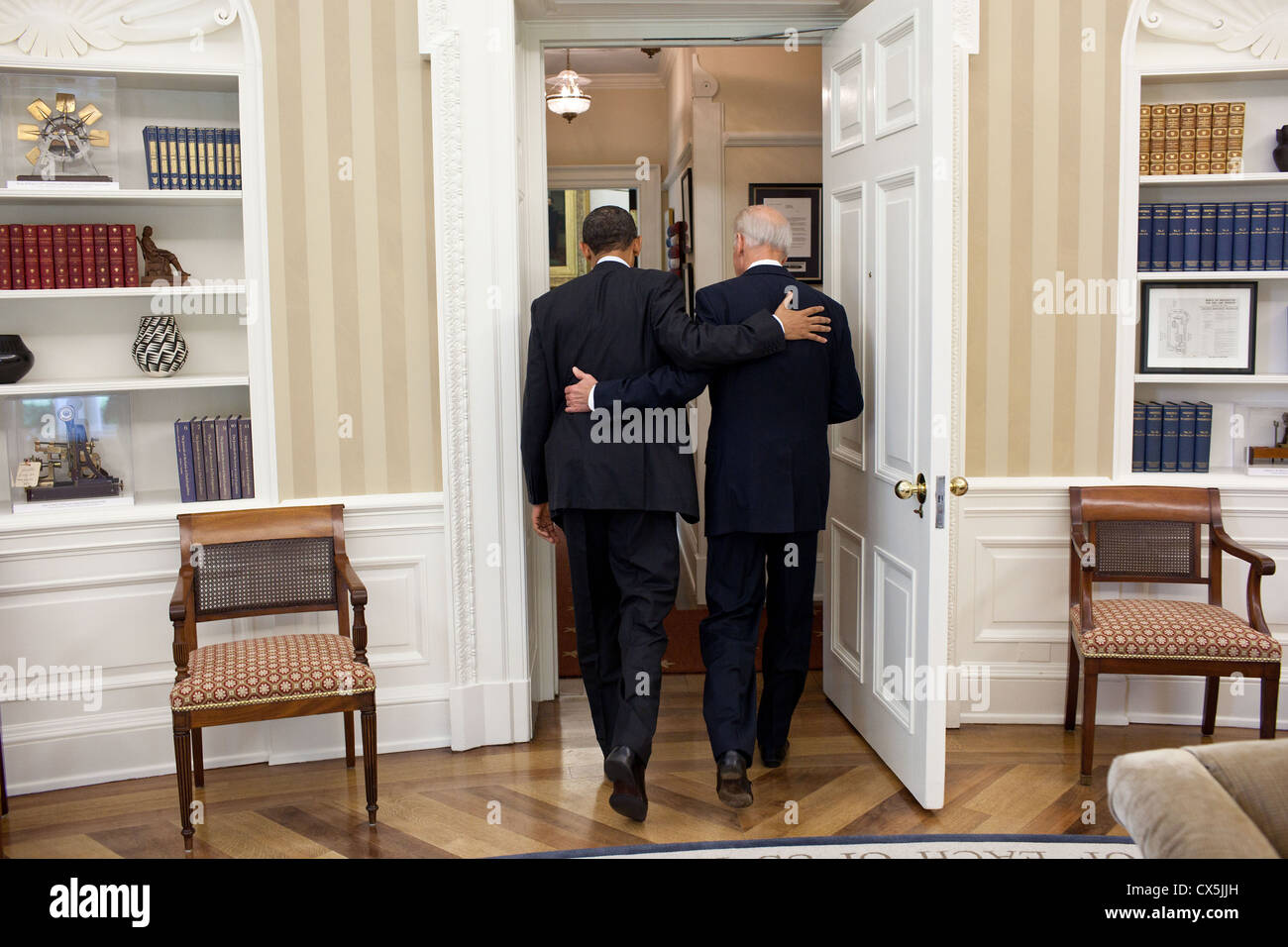 US President Barack Obama and Vice President Joe Biden head towards the ...