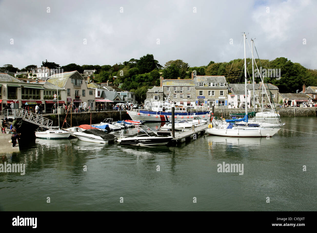 Cornwall boats hi-res stock photography and images - Alamy