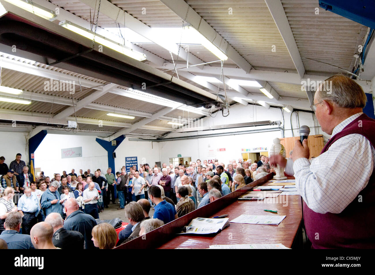car auction auctioneer second hand cars sales bid bidding auctioneers ...