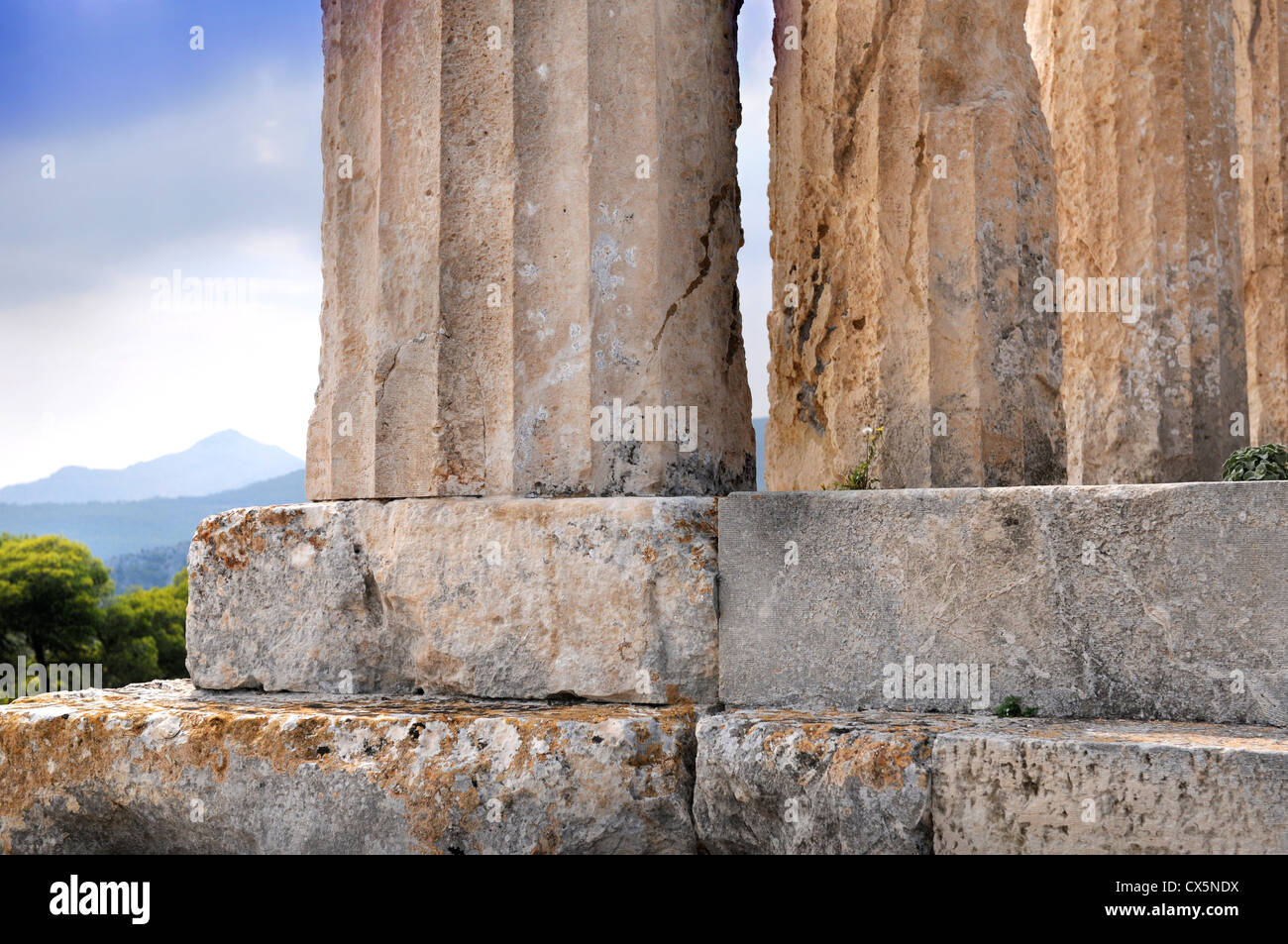 Doric fluted columns hi-res stock photography and images - Alamy