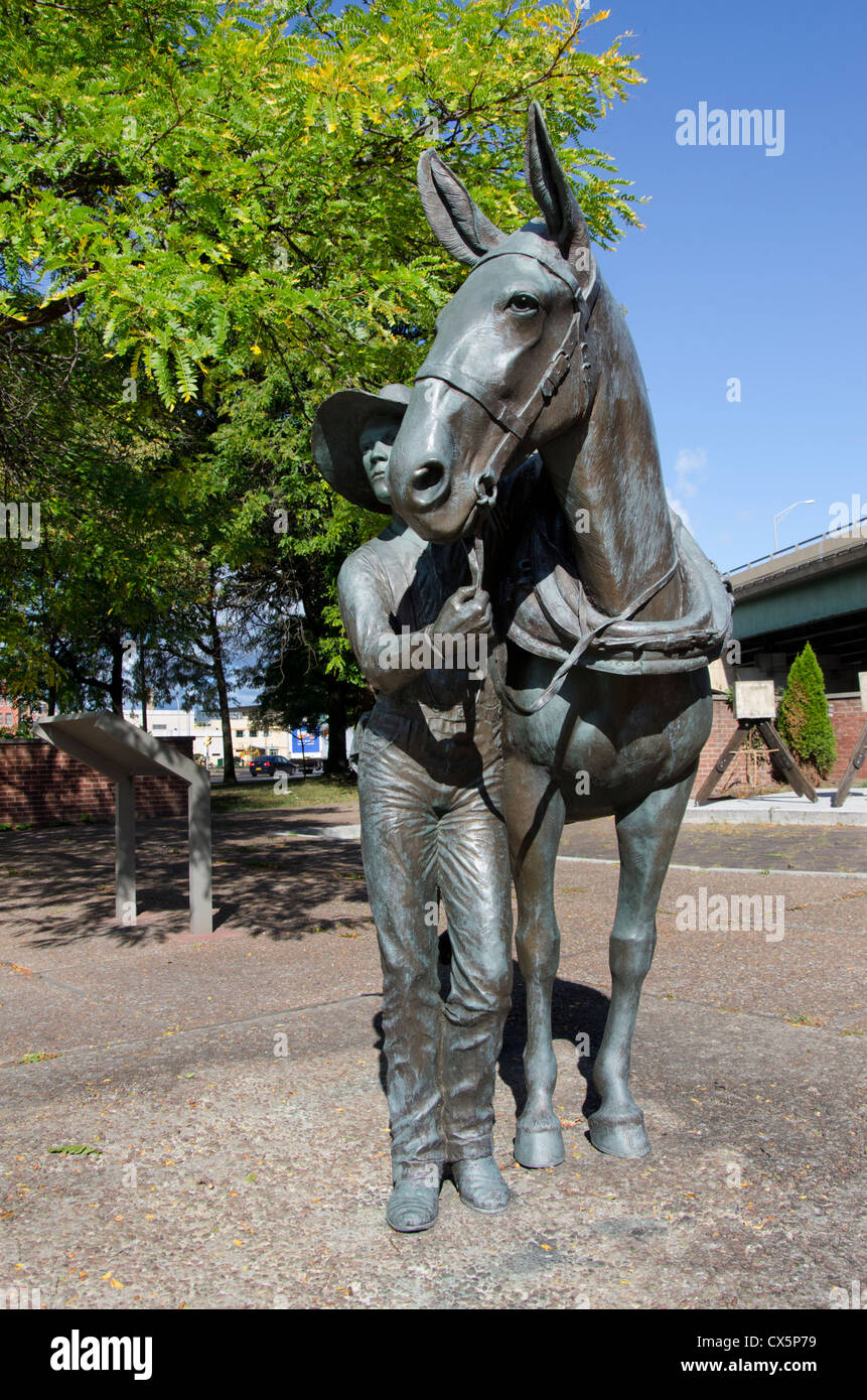 New York, Syracuse. Historic Erie Boulevard, monument to the mules ...