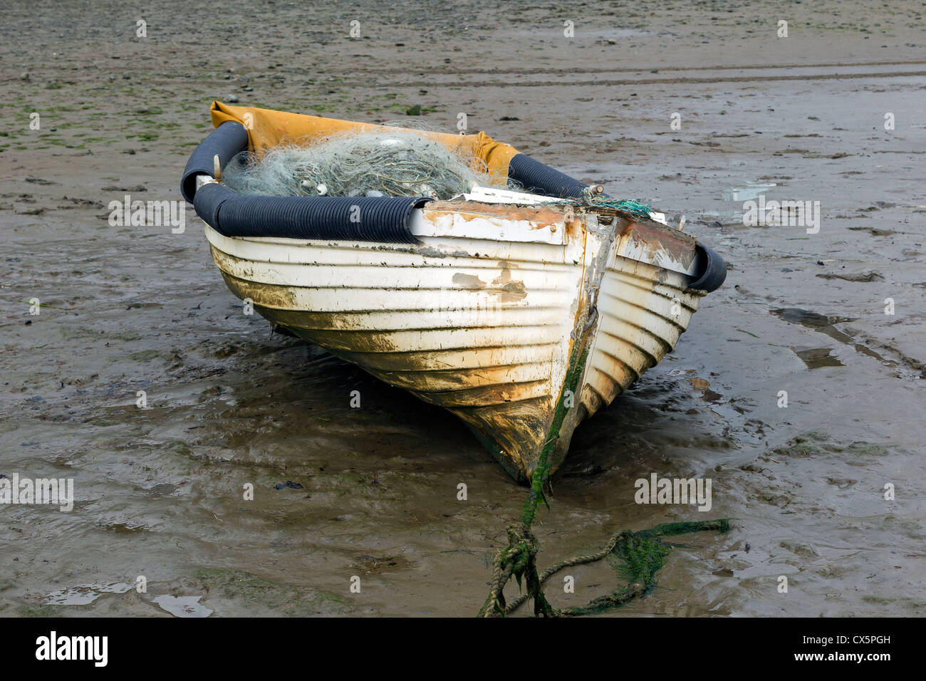 small boat, stranded in mud Stock Photo - Alamy