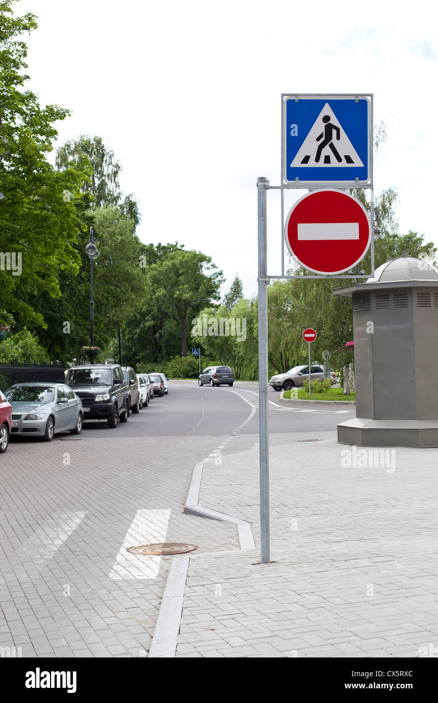 No walking traffic sign hi-res stock photography and images - Alamy