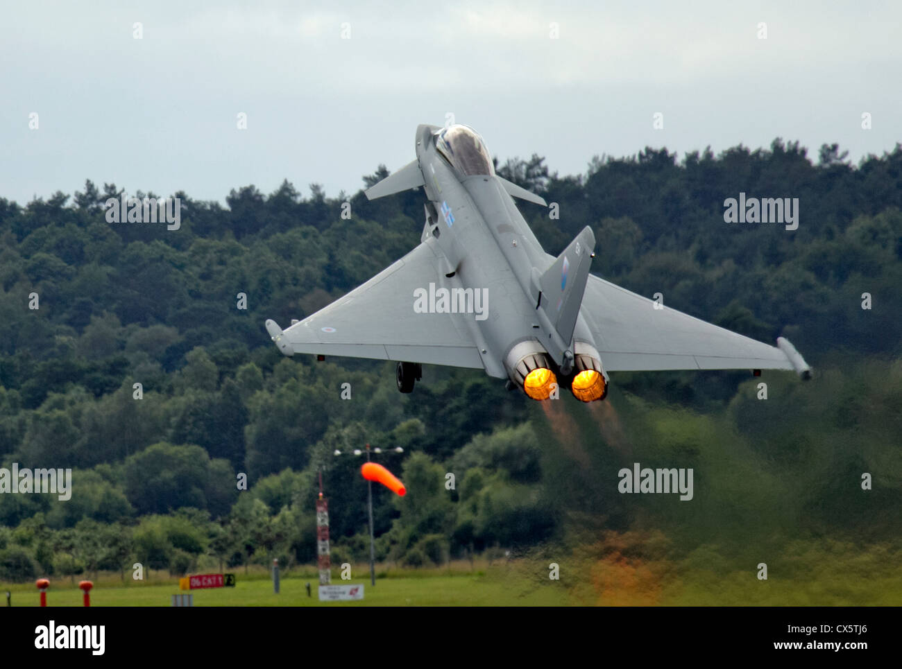 Eurofighter Typhoon full power scramble take off demonstration at ...