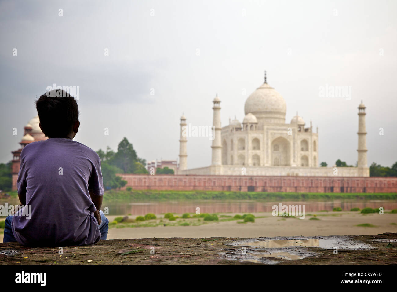 Behind taj mahal hi-res stock photography and images - Alamy