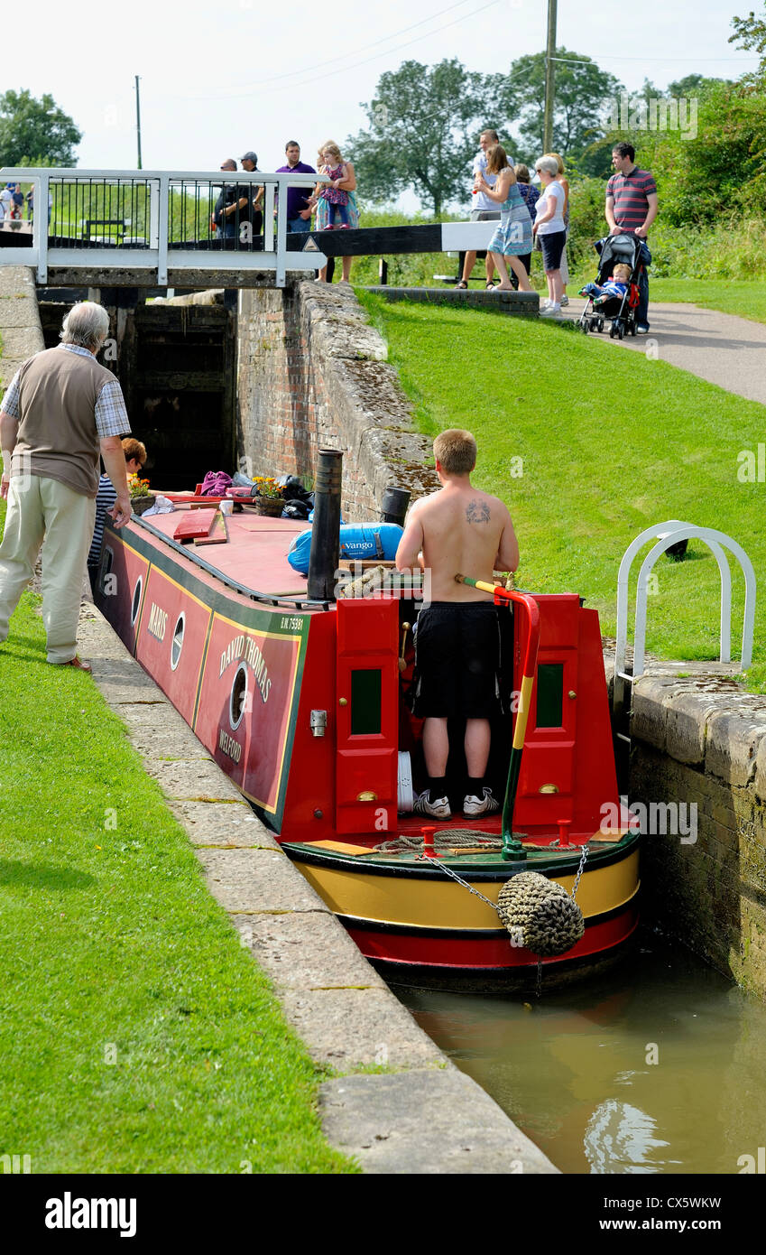 Red narrow boat hi-res stock photography and images - Alamy