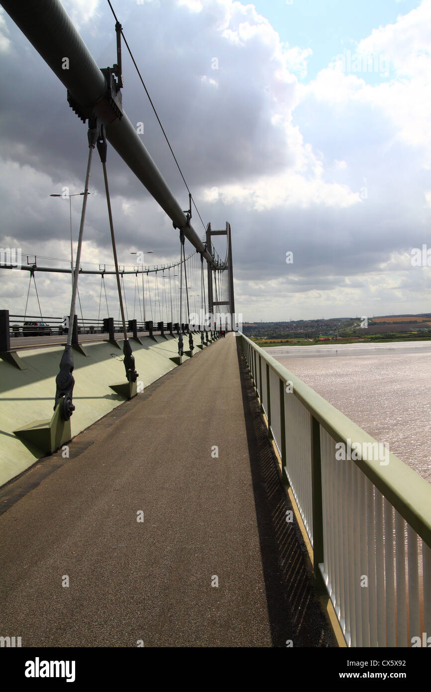 walk way on Humber Bridge Stock Photo - Alamy