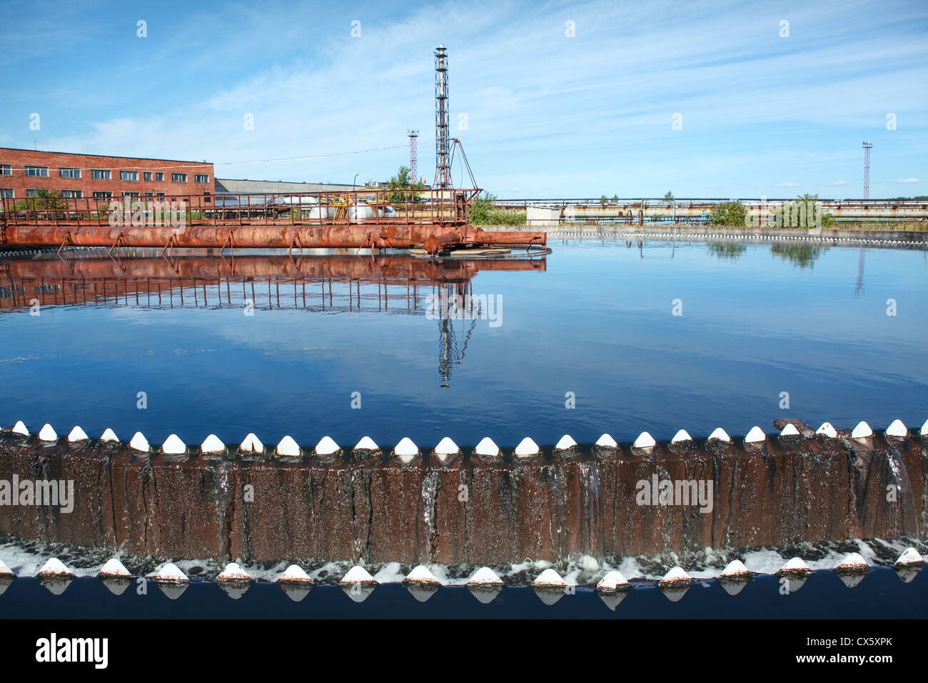 Water overflowing from circular storage tank Stock Photo - Alamy