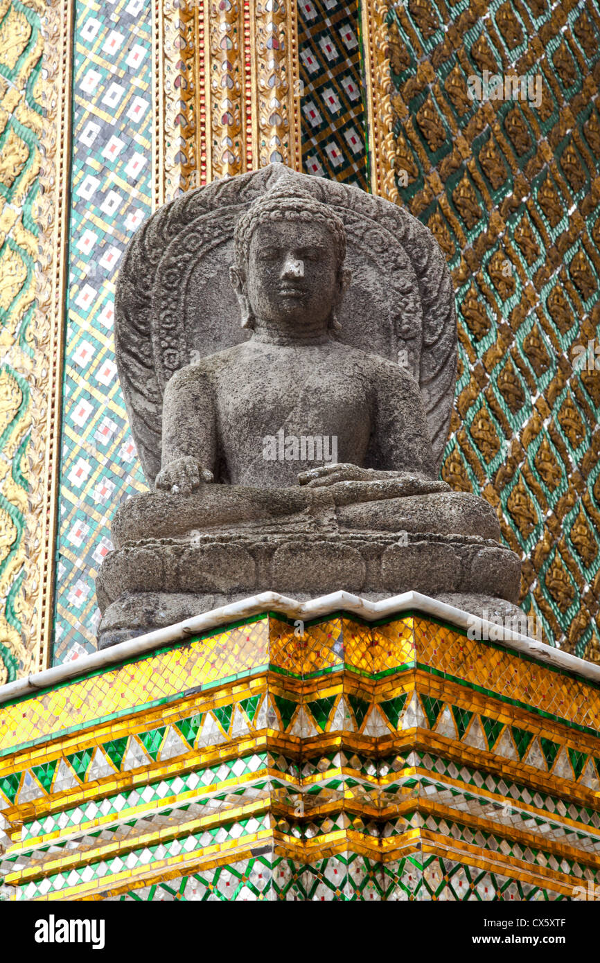 Royal buddha image hi-res stock photography and images - Alamy