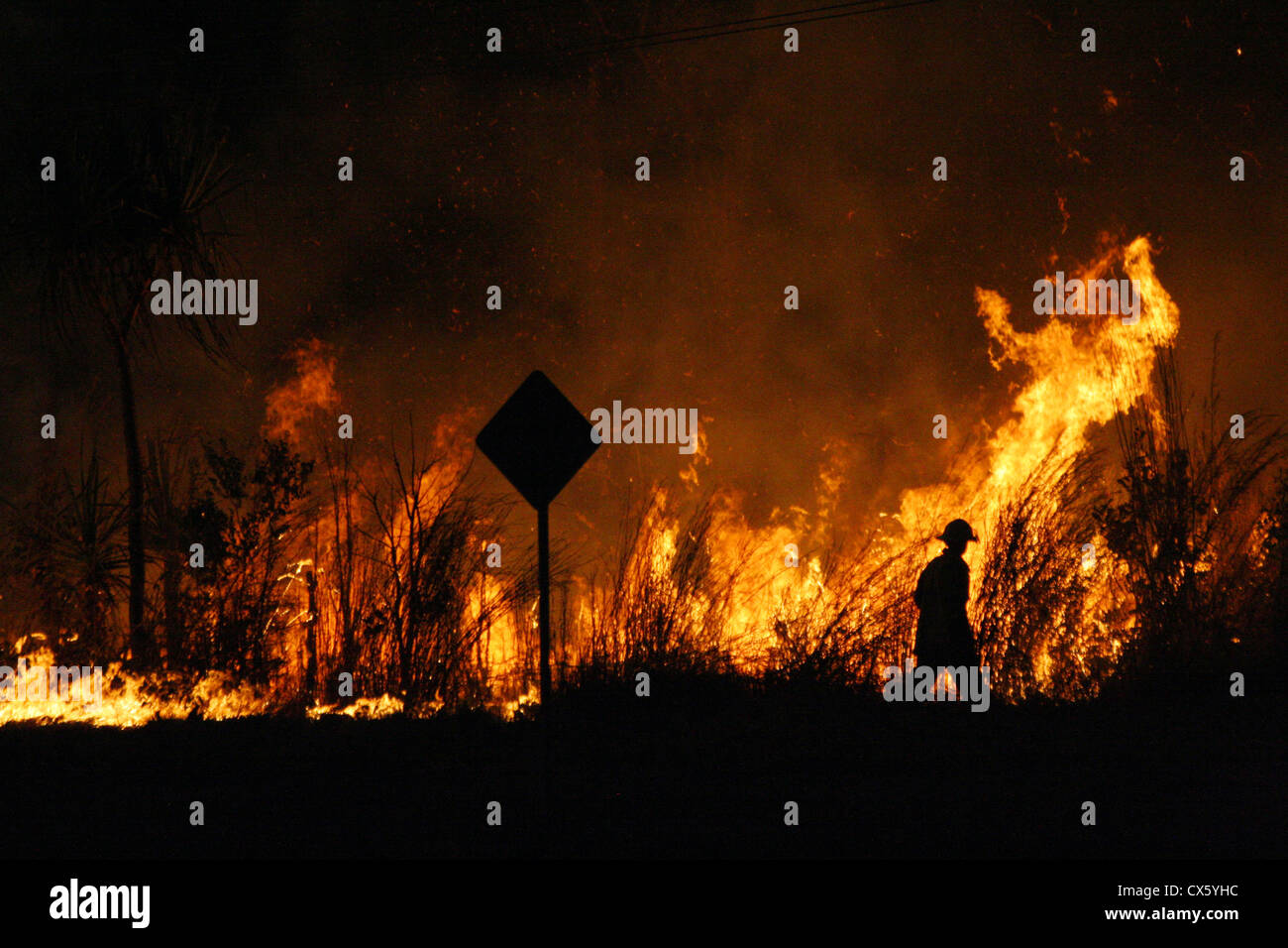 Bushfire hi-res stock photography and images - Alamy