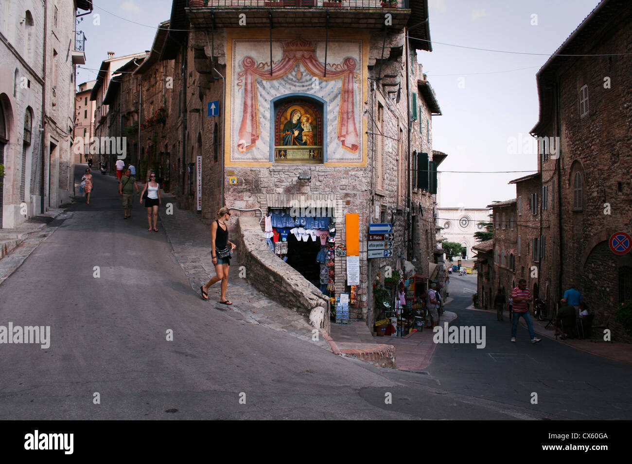 Winding street assisi hi-res stock photography and images - Alamy