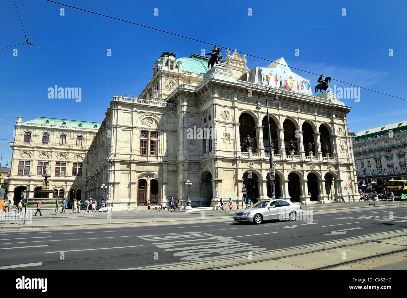 Viennese state opera house hi-res stock photography and images - Alamy