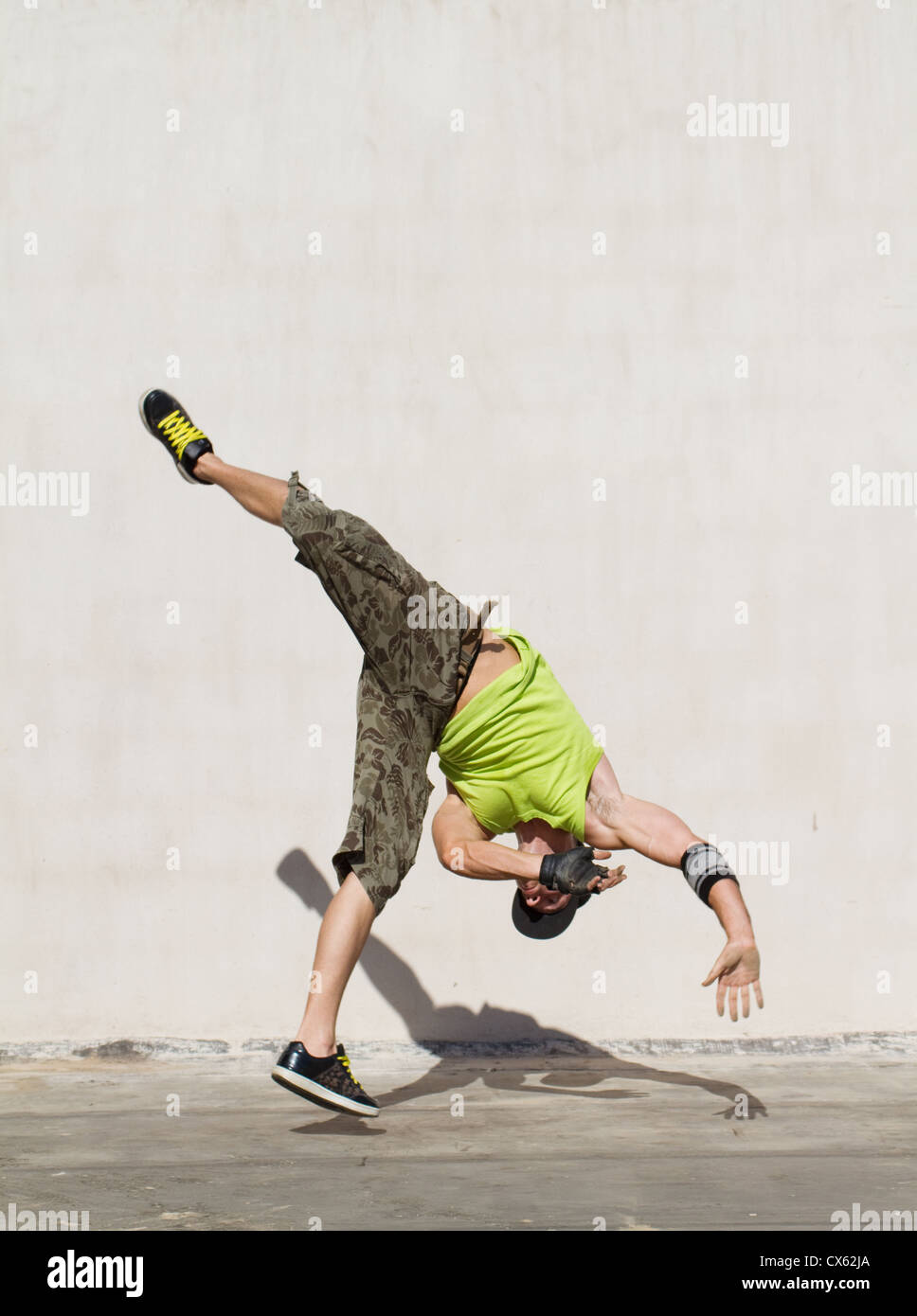 young hip hop dancer dancing outdoors Stock Photo - Alamy