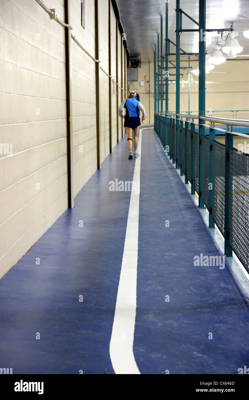 Man running for train hi-res stock photography and images - Alamy