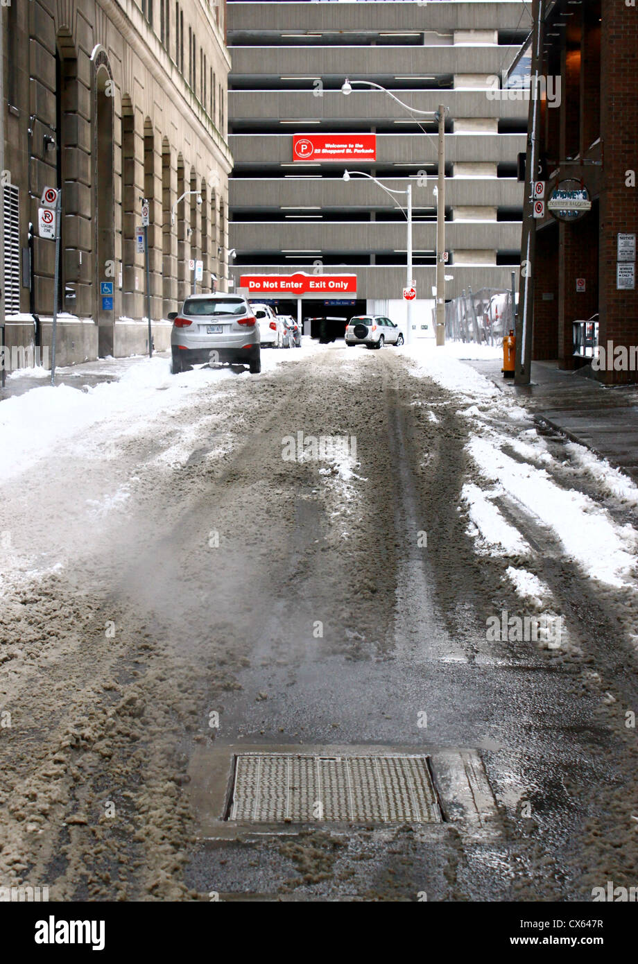 Toronto street snow hi-res stock photography and images - Alamy