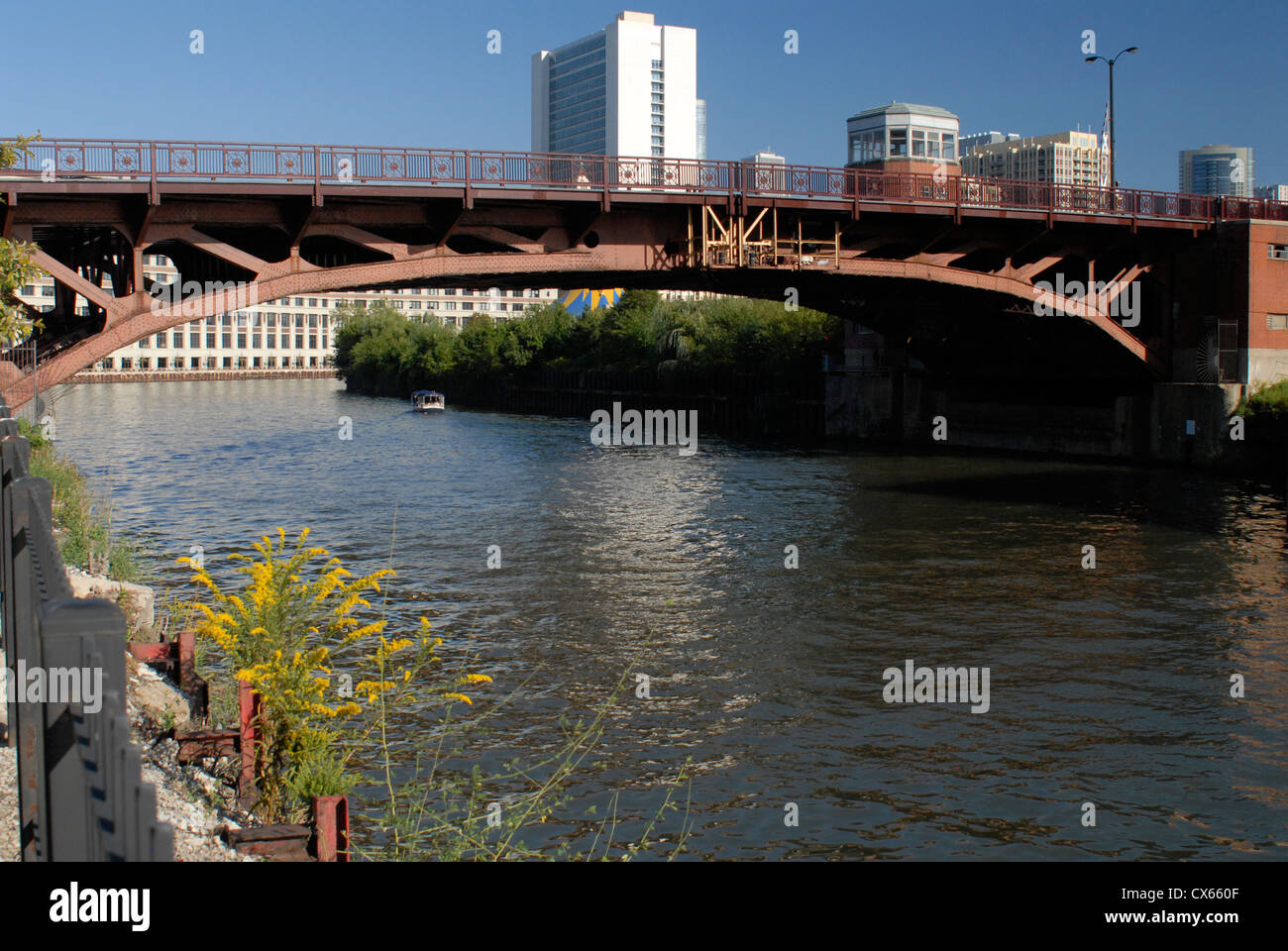 Boaters going under the Halsted Street Bridge over the North Branch of ...