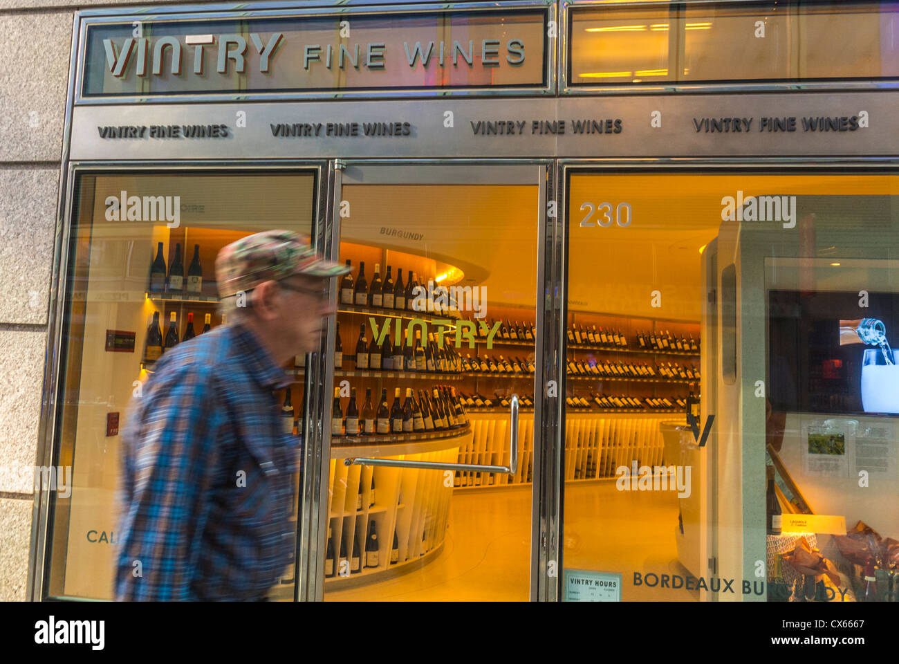 New York, NY, USA, Man in Profile Walking in Front , Shopping, Vintry ...
