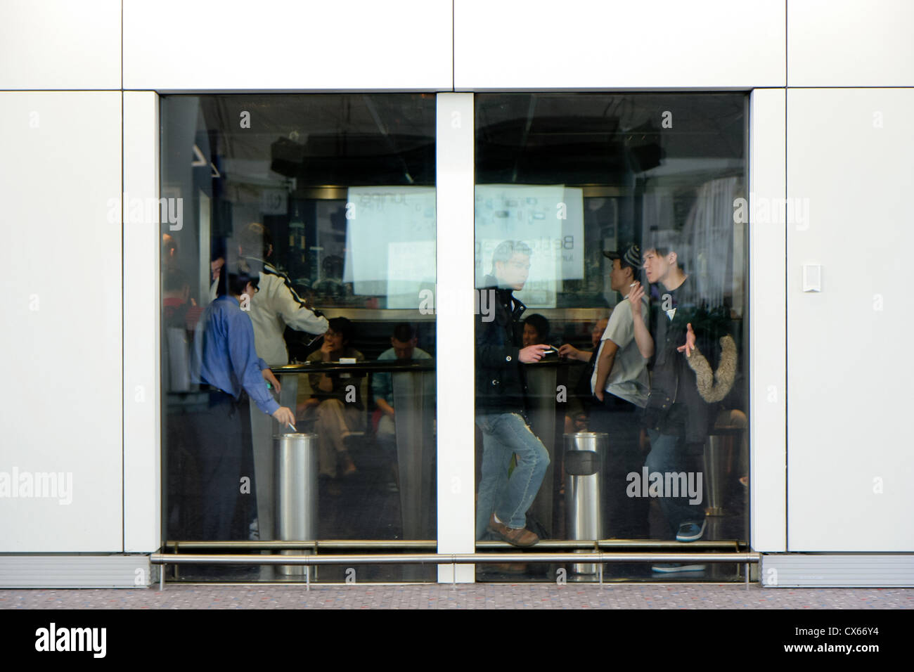 Smoking room hi-res stock photography and images - Alamy