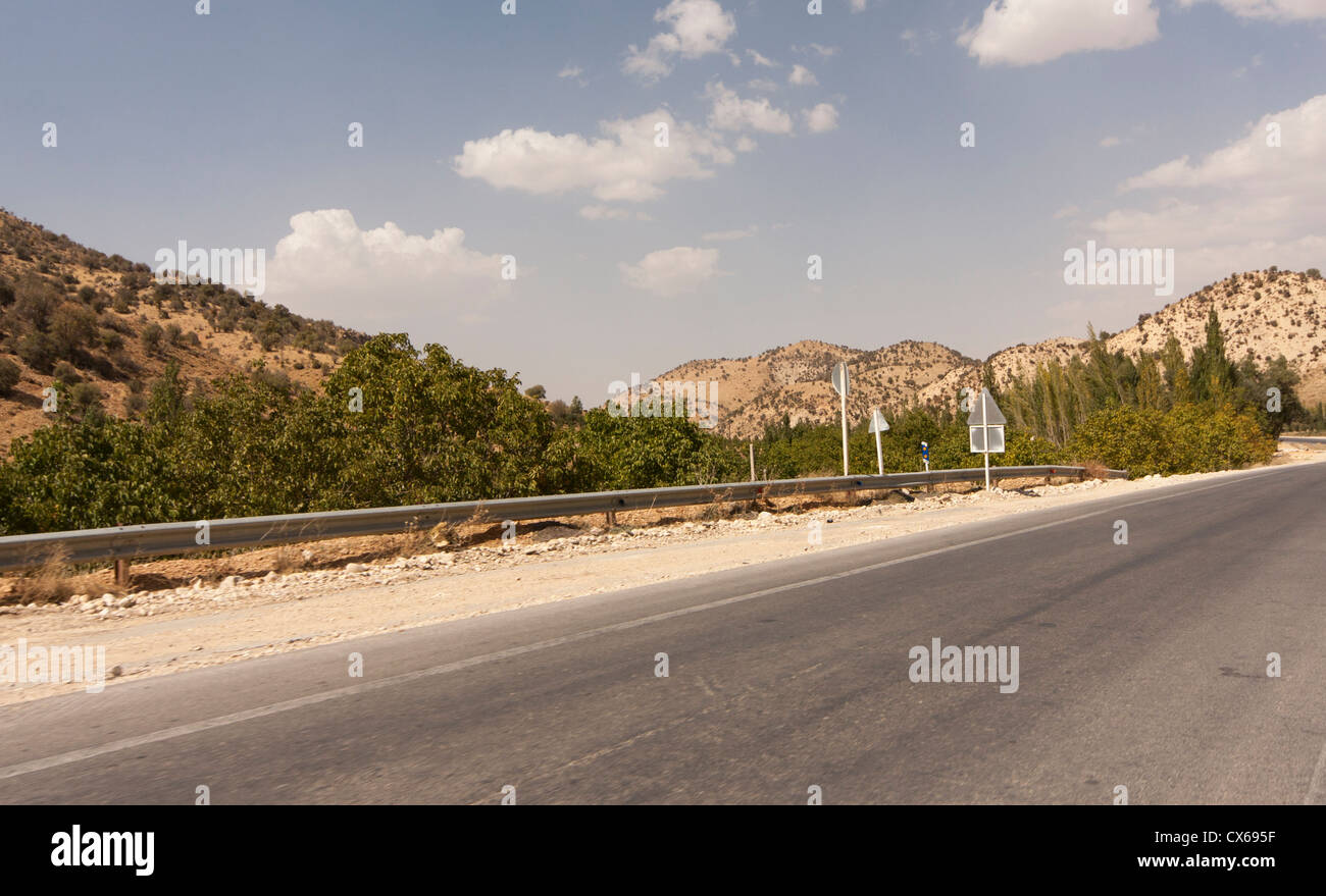 Road trip in Iran between Shiraz and Isfahan in Iran Stock Photo - Alamy