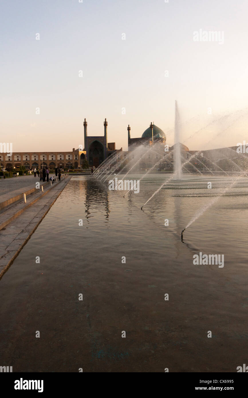 Fountain in front of the Imam mosque (Masjed-e Imam) on the Naqsh-e ...