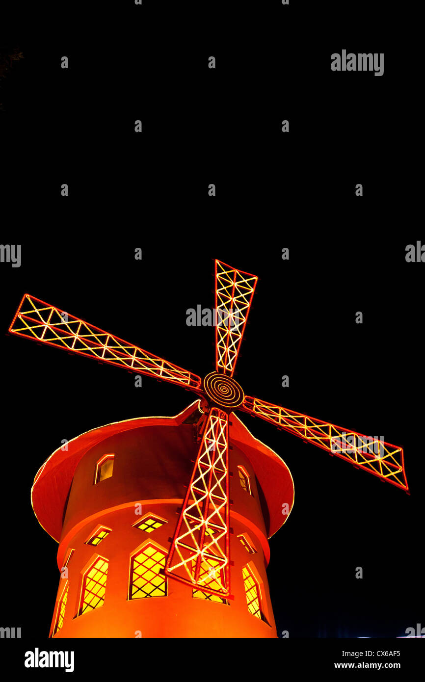 The moulin rouge hi-res stock photography and images - Alamy