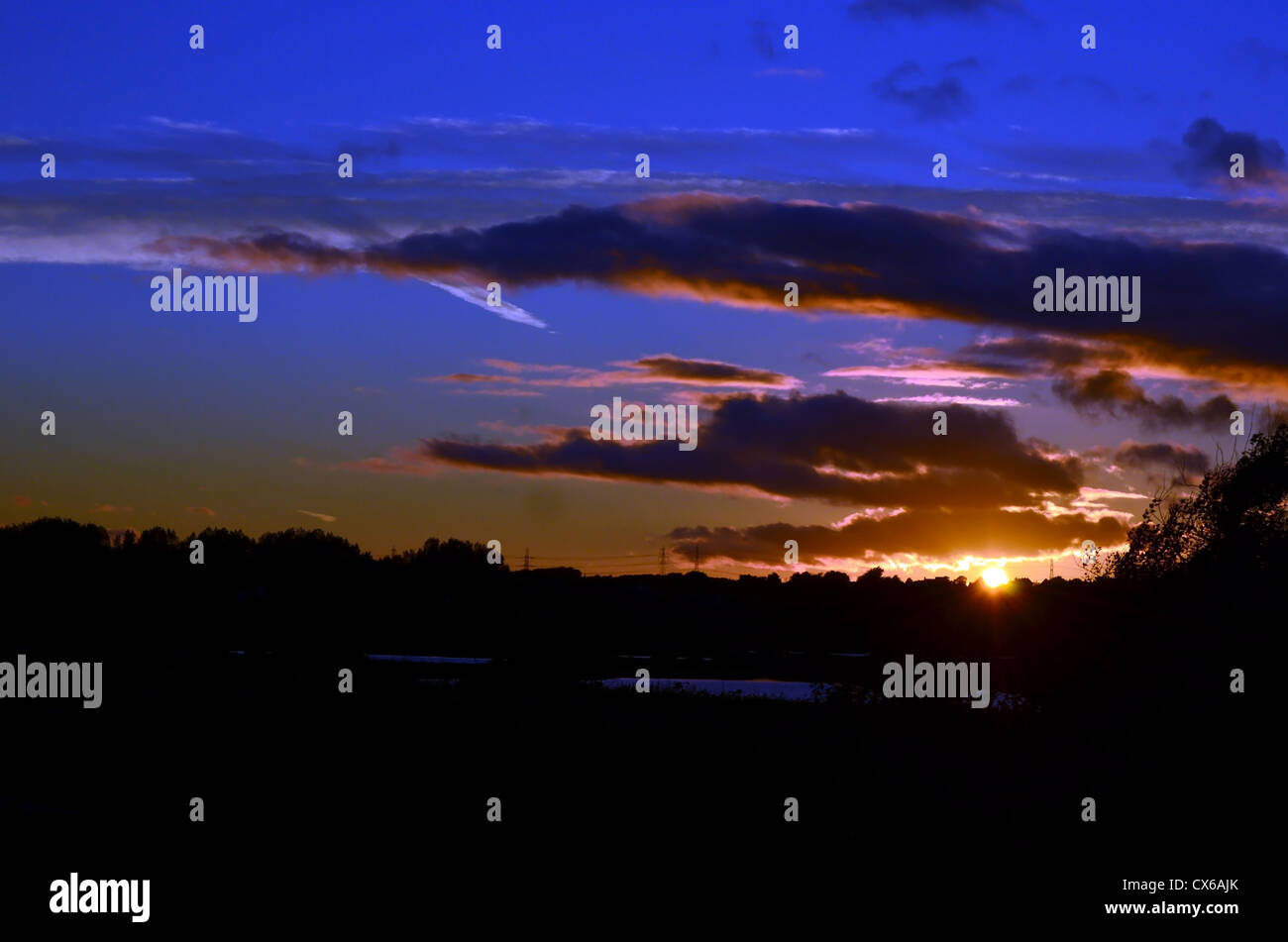Blue skies sunset hi-res stock photography and images - Alamy