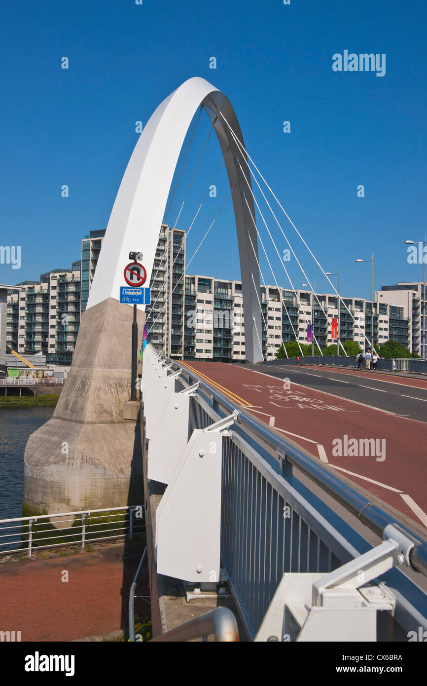River Clyde walkway, Clyde Arc Bridge, Glasgow, Strathclyde Region ...