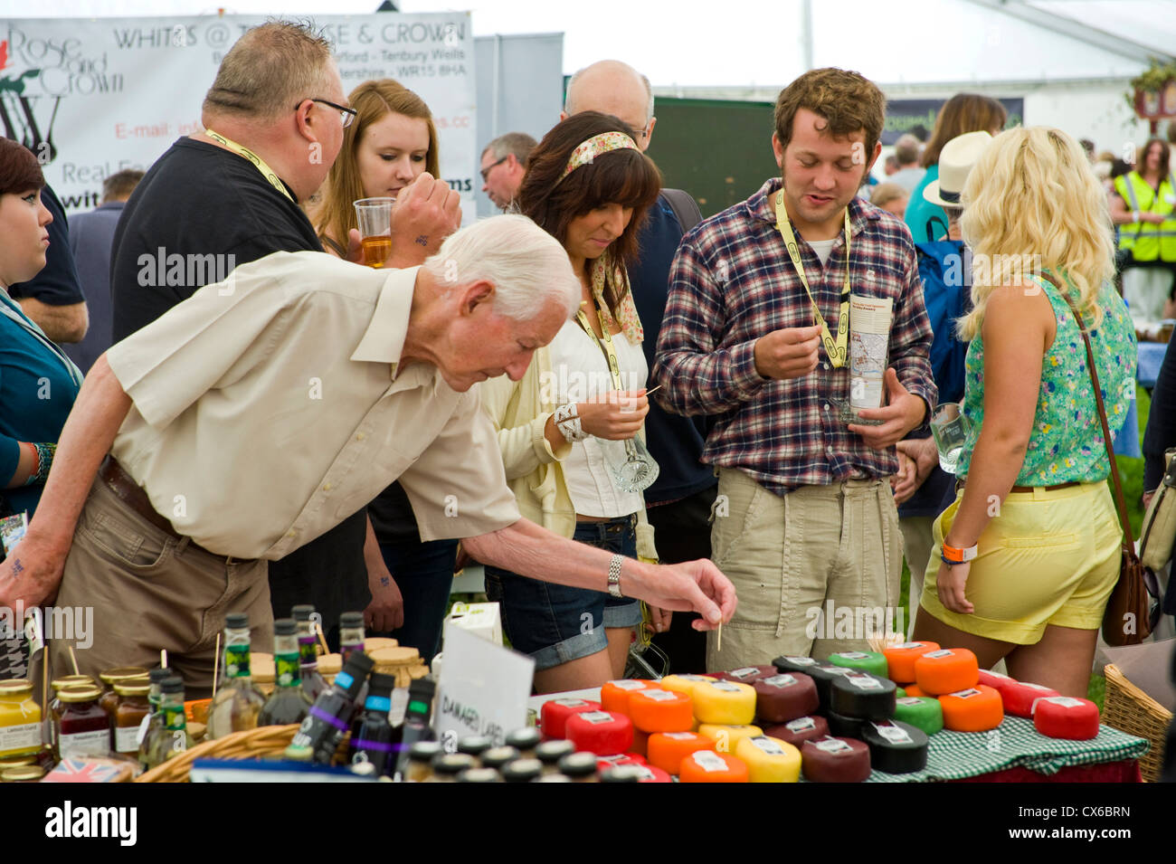 Female food stall holders hi-res stock photography and images - Alamy