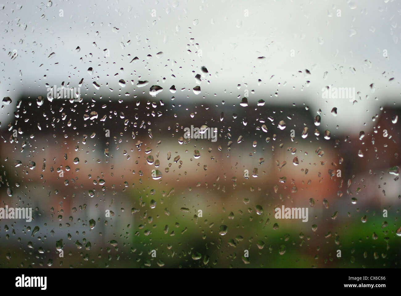 Uk houses in the rain hi-res stock photography and images - Alamy