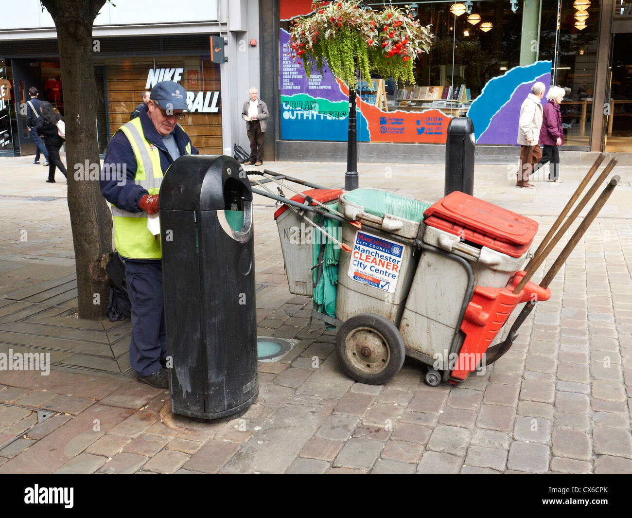 Road sweeper hi-res stock photography and images - Alamy