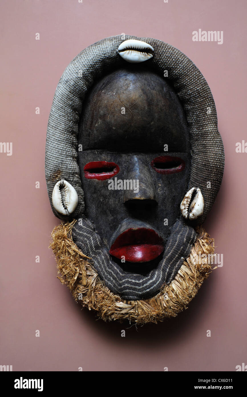 An African style mask Stock Photo - Alamy