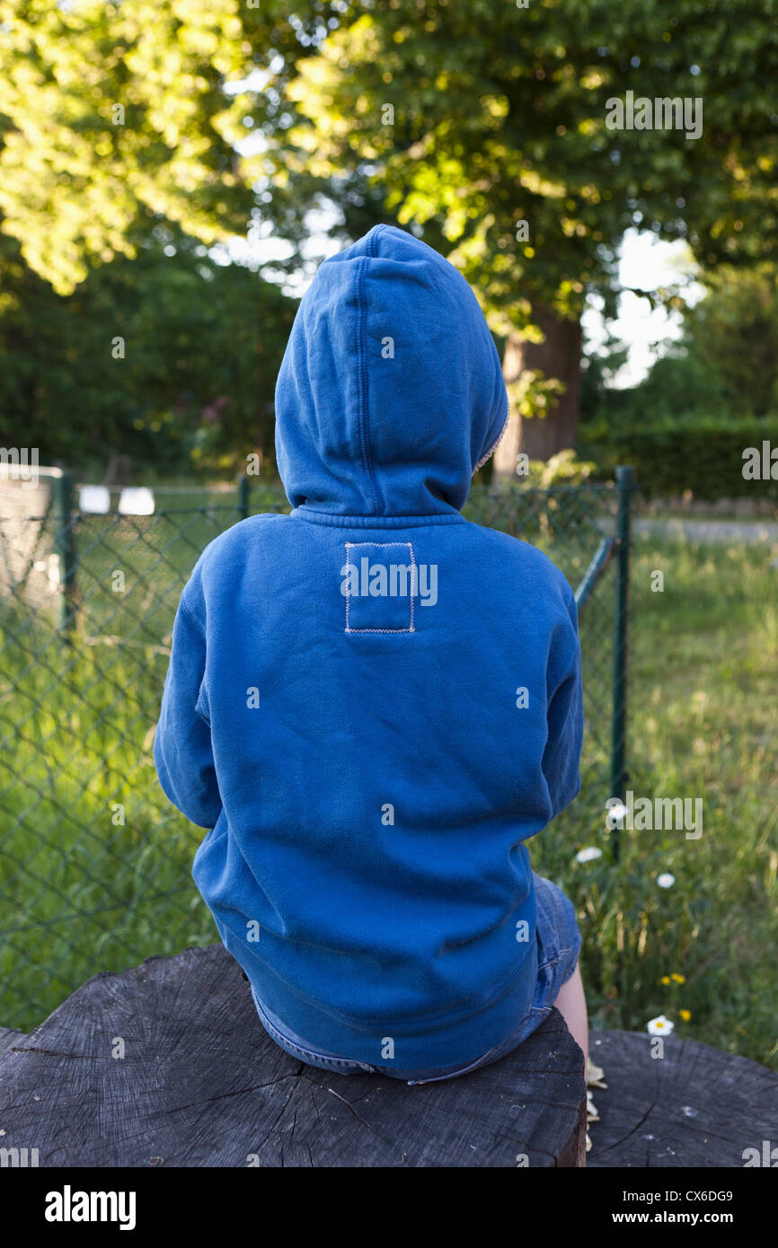 Boy sitting under a tree hi-res stock photography and images - Alamy