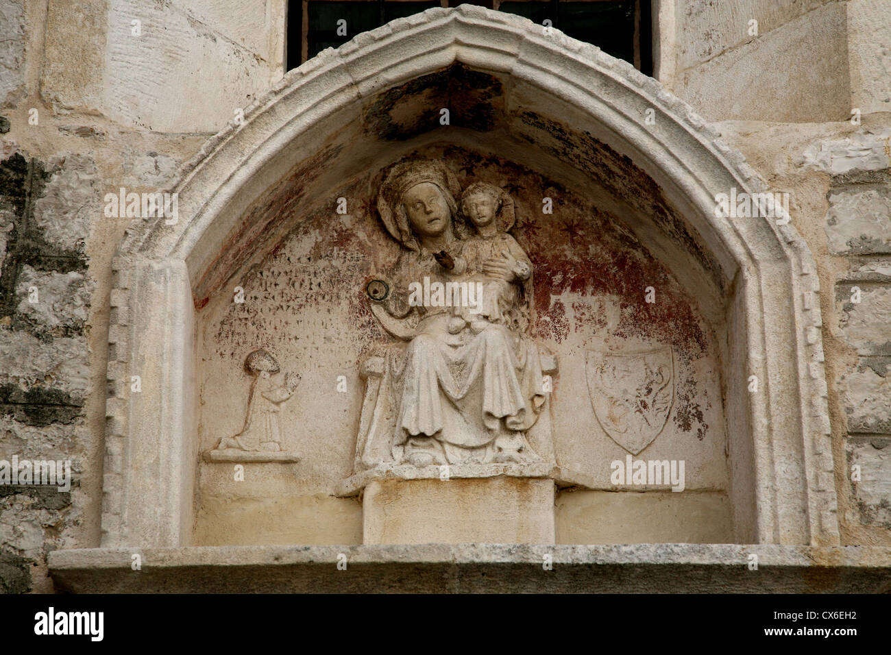 Virgin Mary with baby Jesus Stock Photo - Alamy