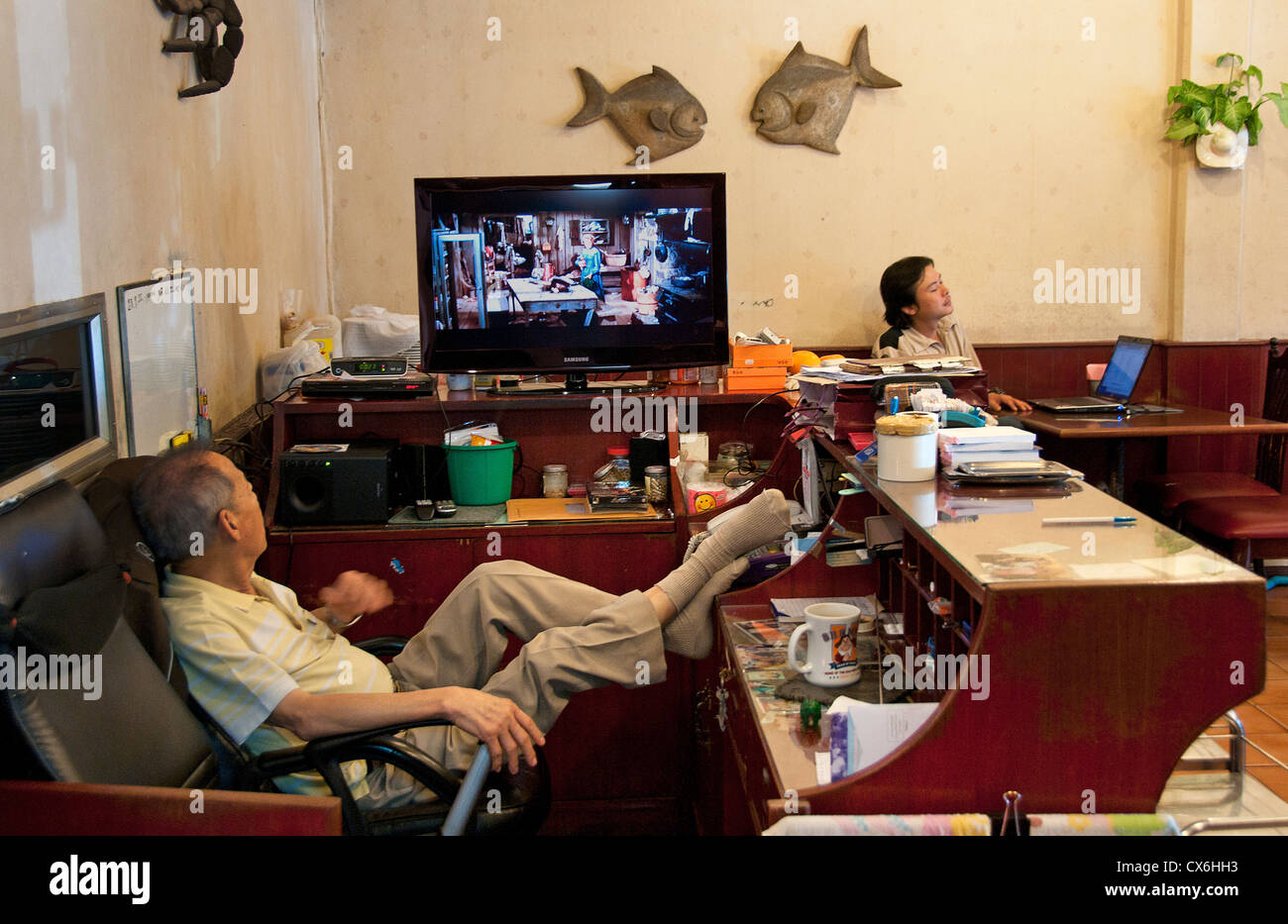 Office tv hi-res stock photography and images - Alamy