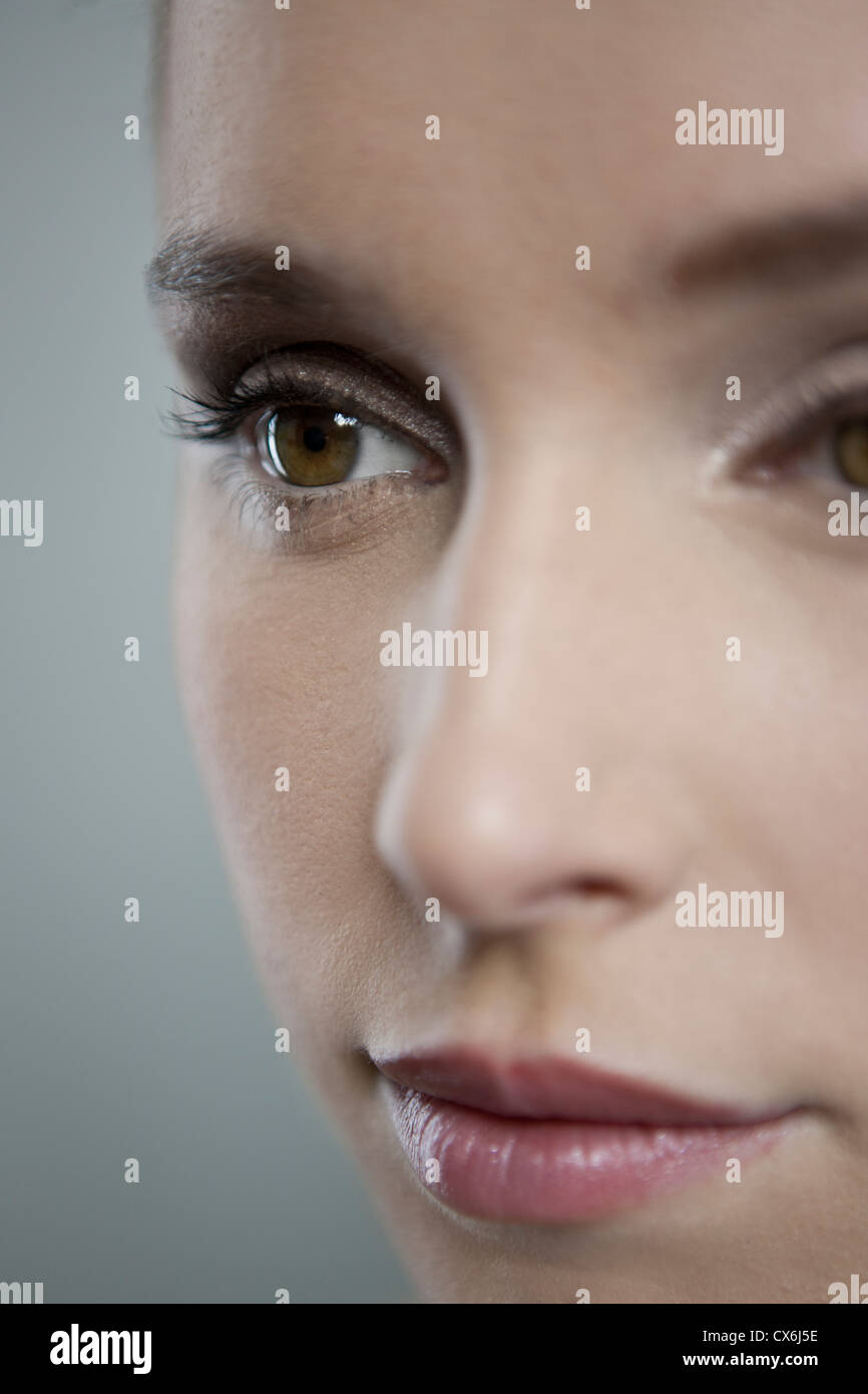 Woman eyes look to the right hi-res stock photography and images - Alamy