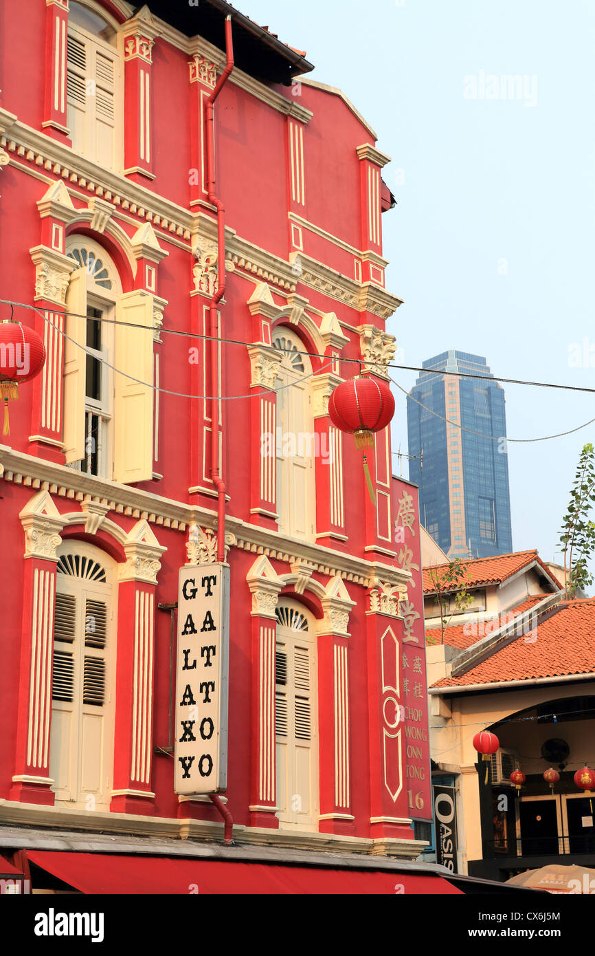 Colonial buildings and Chinese lanterns on Temple Street in Chinatown ...