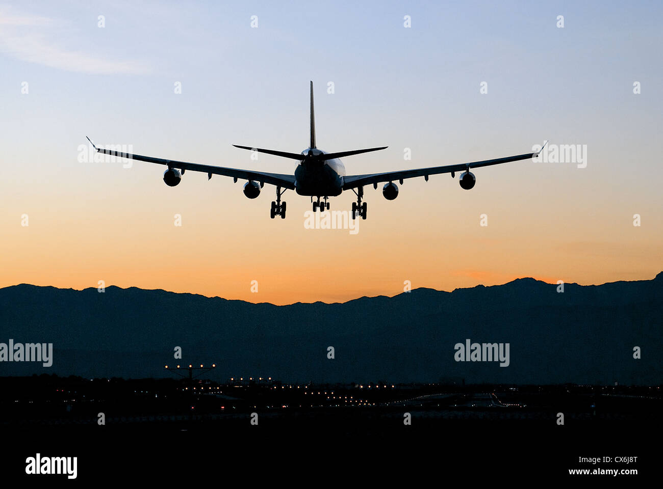 Airbus a340 silhouette hi-res stock photography and images - Alamy