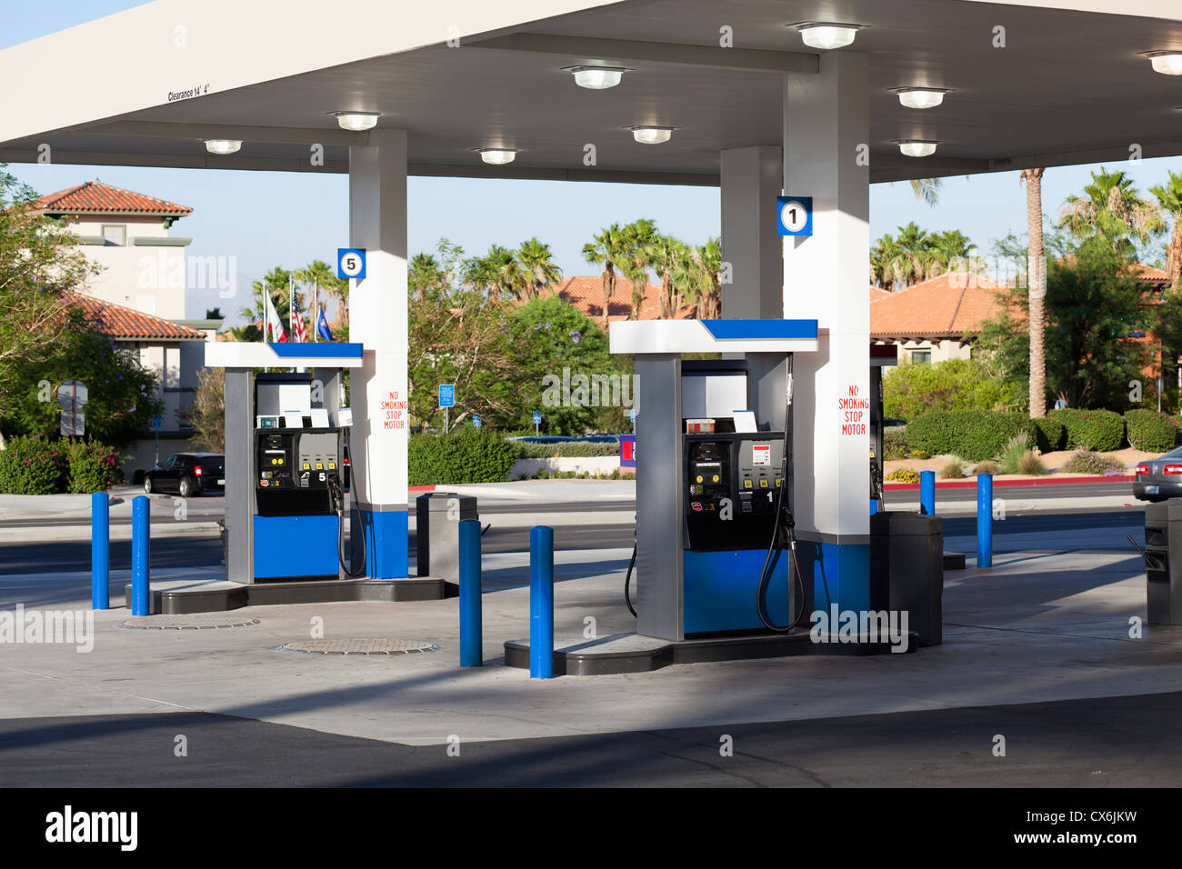 Gas pumps horizontal hi-res stock photography and images - Alamy