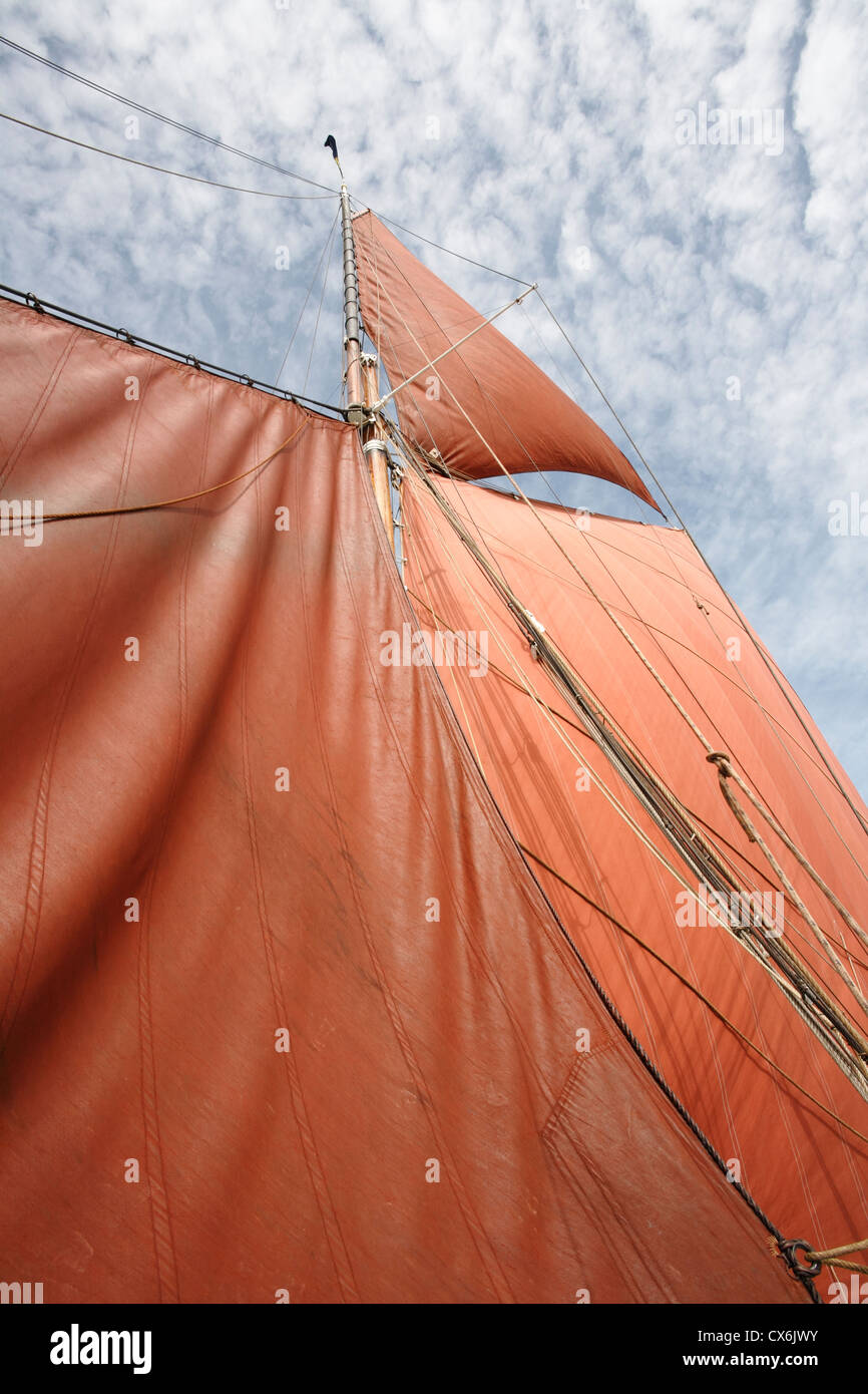Sails and mast on the thames barge Mirosa Stock Photo - Alamy