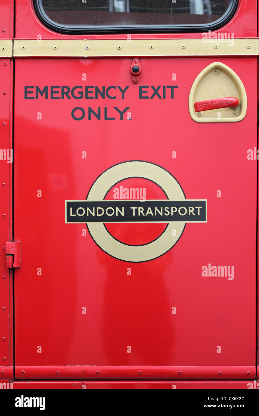 London Transport Bus Logo High Resolution Stock Photography and Images ...