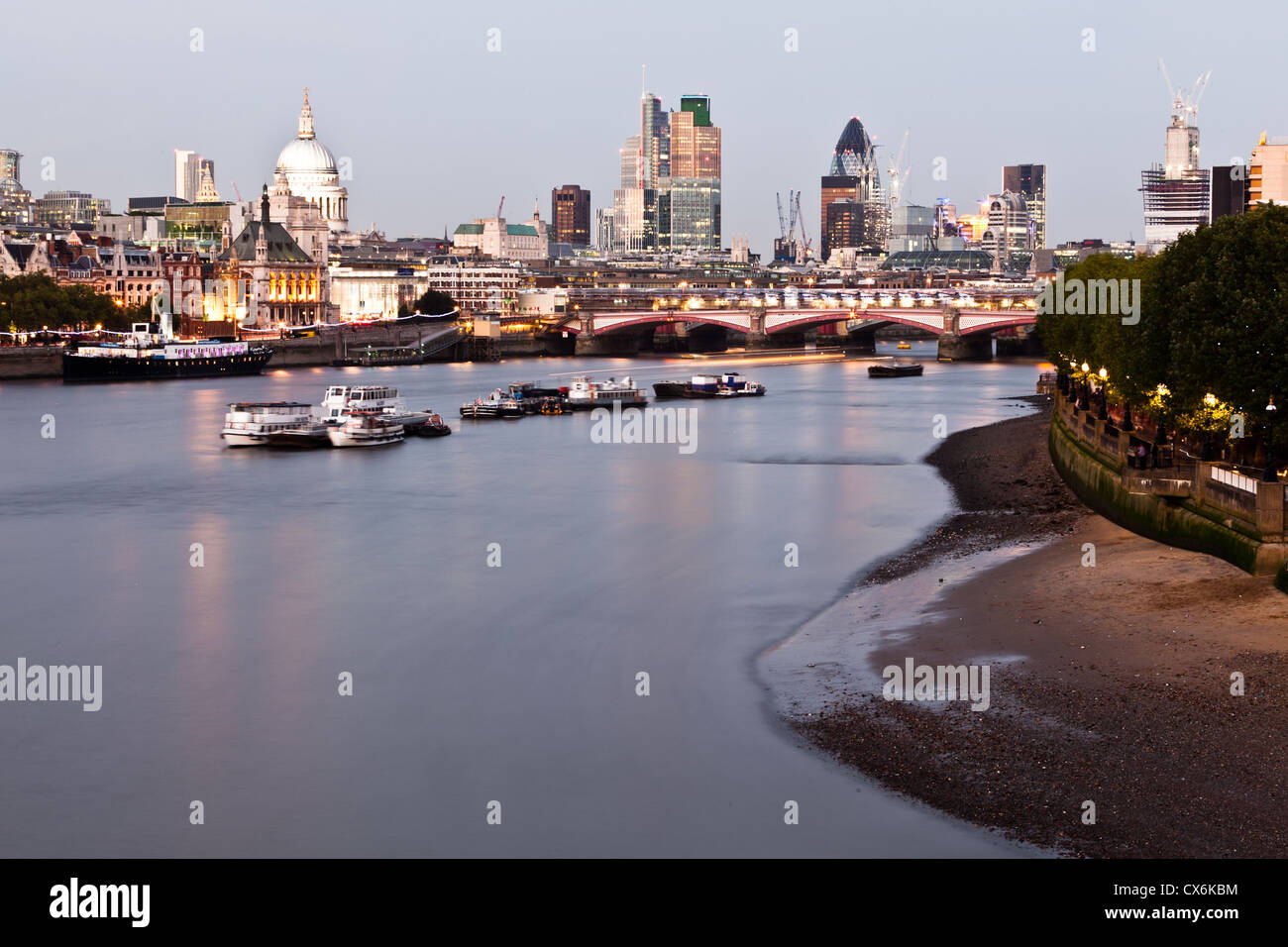 Thames colors hi-res stock photography and images - Alamy