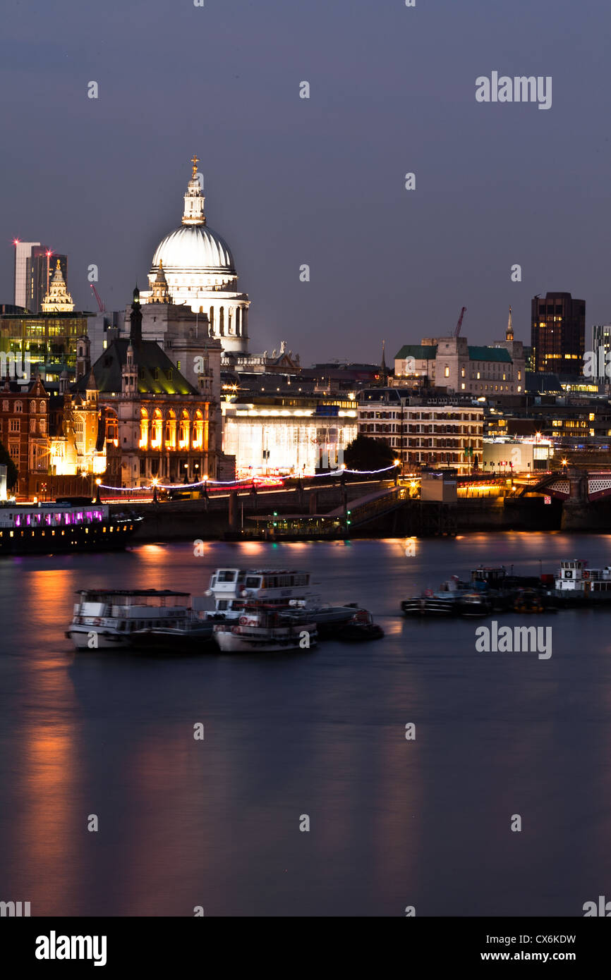 Thames colors hi-res stock photography and images - Alamy