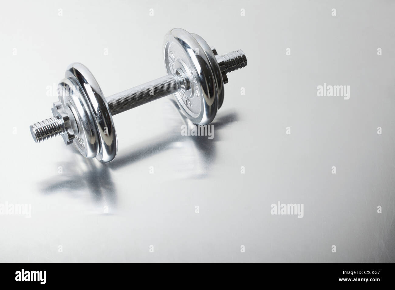 A shiny silver dumbbell Stock Photo - Alamy