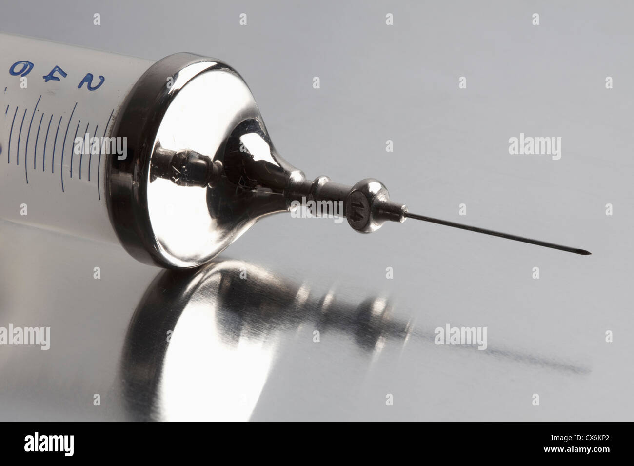 Metal syringe hi-res stock photography and images - Alamy