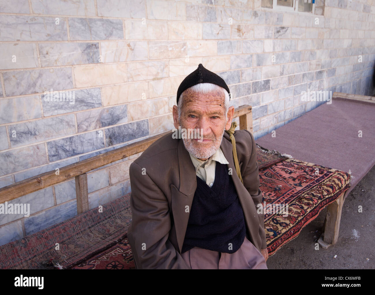 Iranian old man portrait hi-res stock photography and images - Alamy