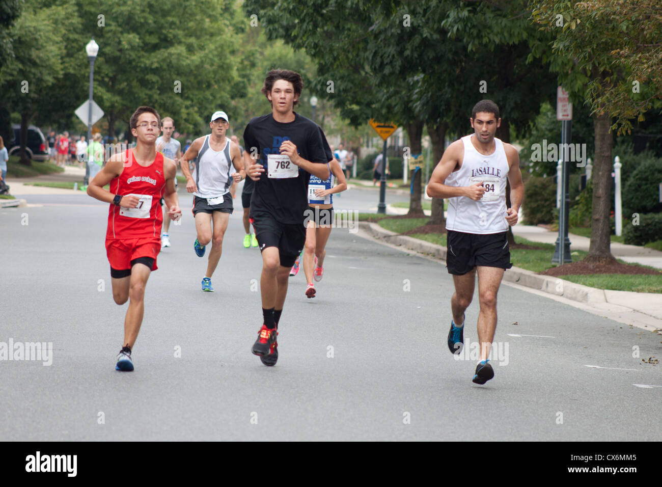 Runners in the annual Kentlands-Lakelands 5K Race, Kentlands ...