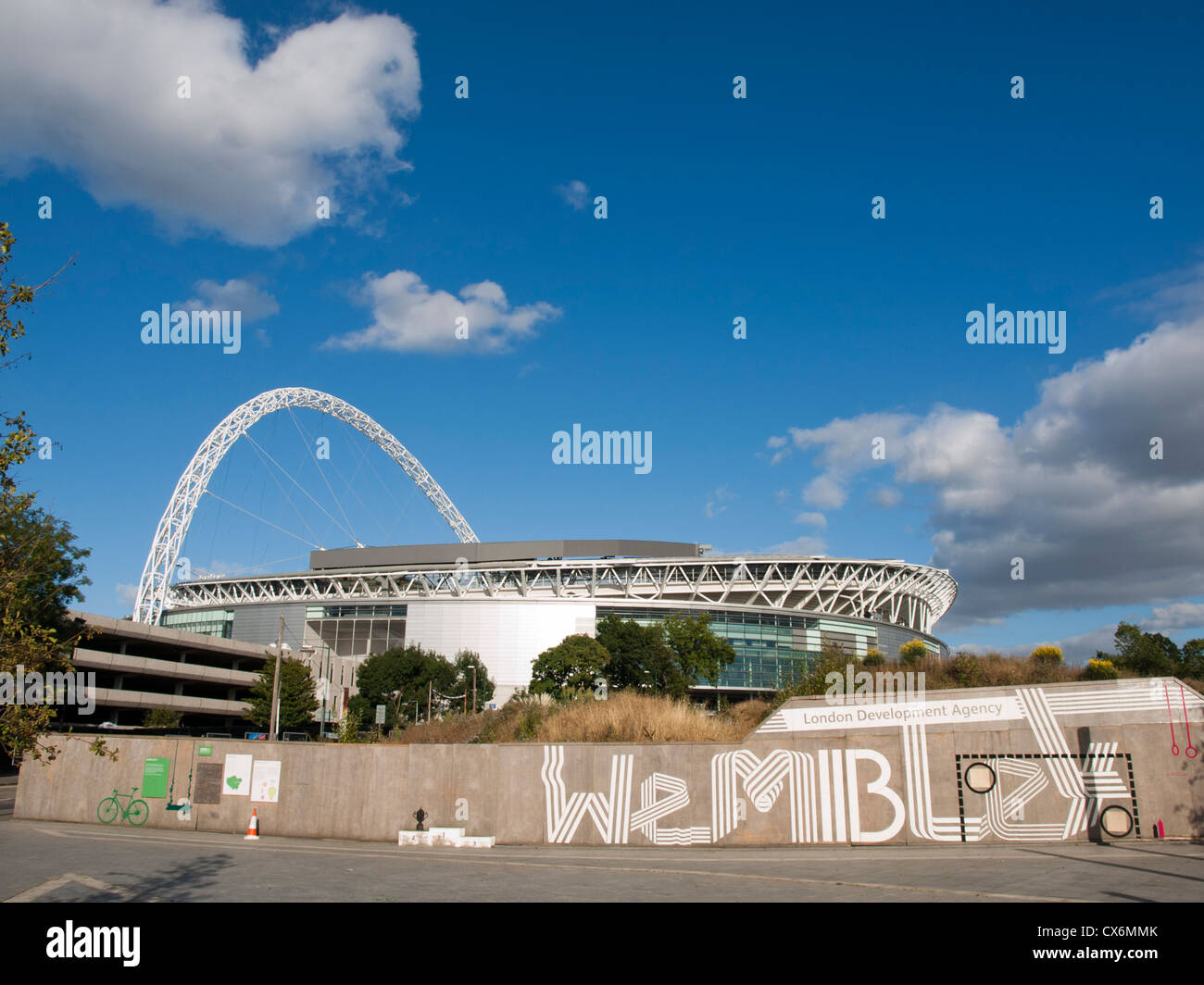 Wembley stadium artwork hi-res stock photography and images - Alamy