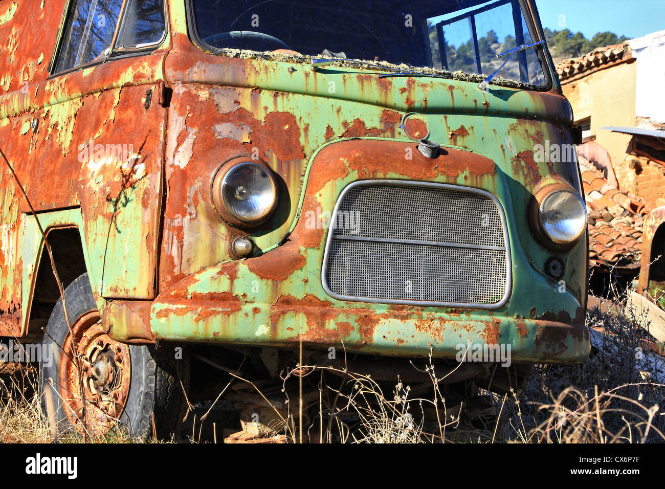 Abandoned classic auto hi-res stock photography and images - Alamy
