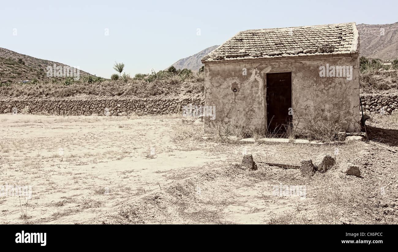 old farmhouse in the countryside dry Stock Photo - Alamy