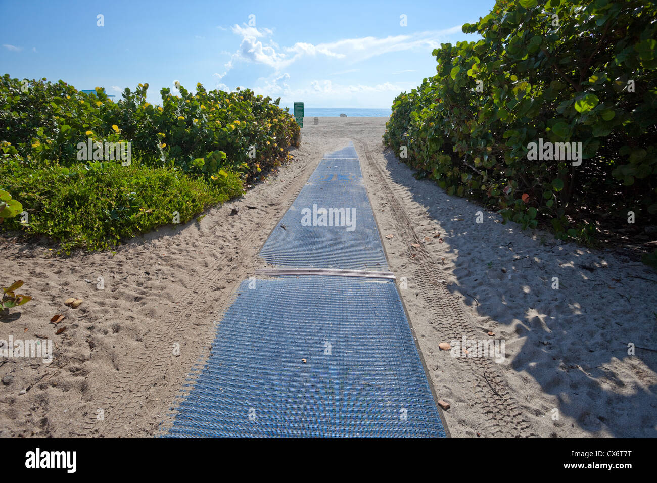 By beach path hi-res stock photography and images - Alamy